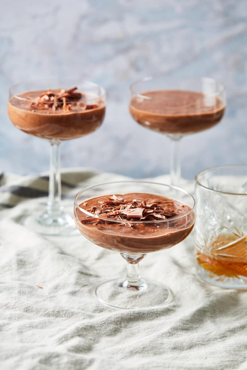 Chocolademousse recept: Chocolademousse: een feestelijk dessert ...