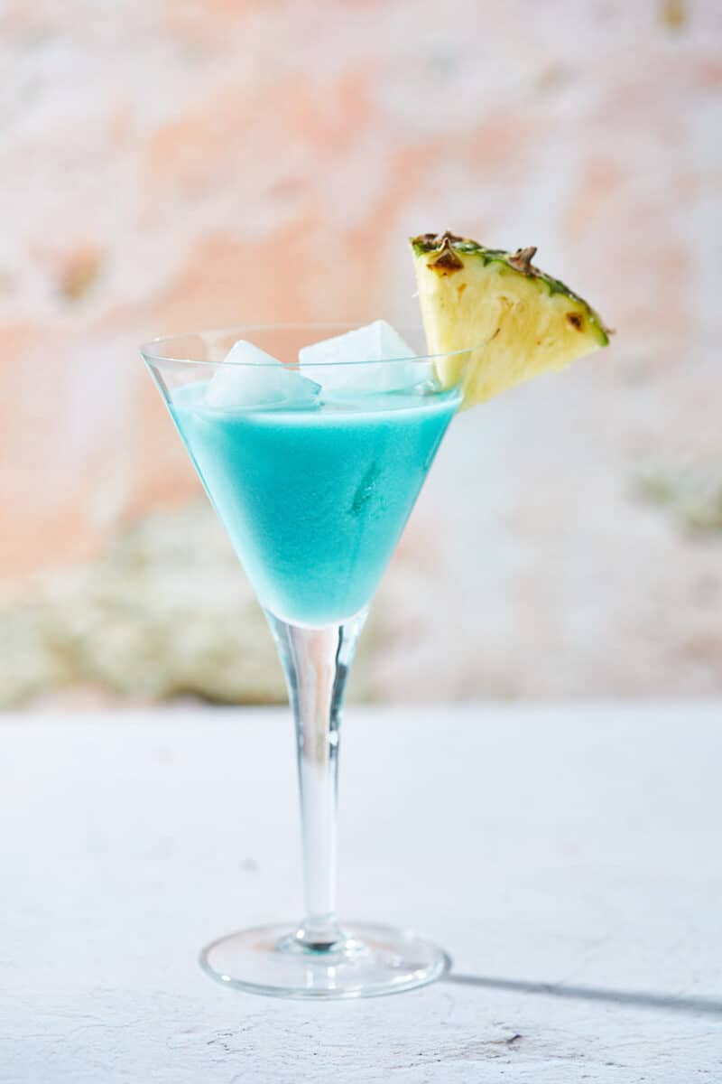 Blue cocktail: een tropisch drankje met Blue Curaçao - Miljuschka