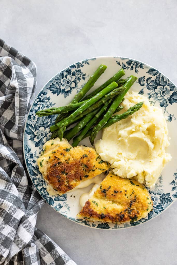Kip cordon bleu met Emmentaler en rauwe ham | Miljuschka