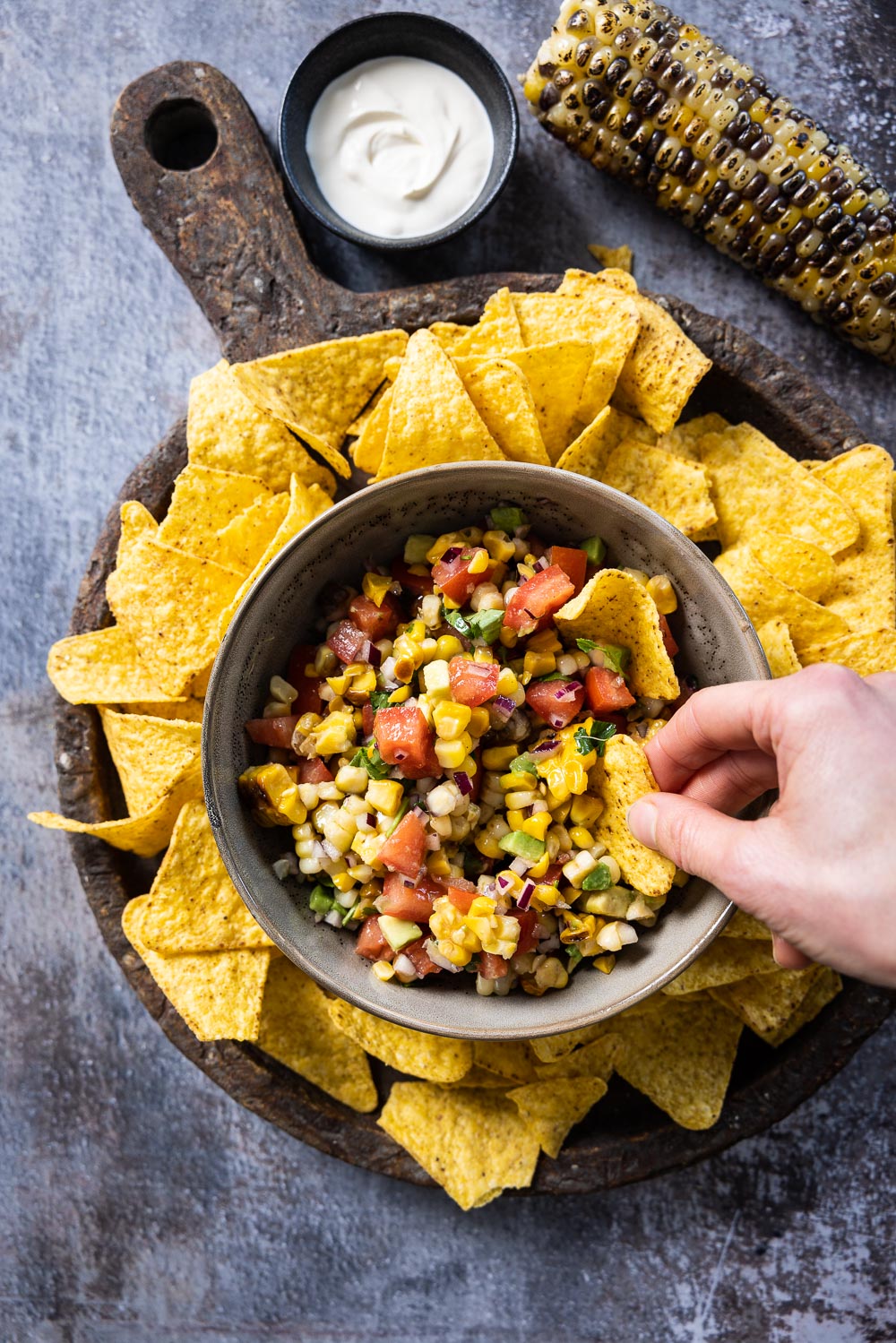 Kleurige tomaat maïs salsa met nacho's | Miljuschka