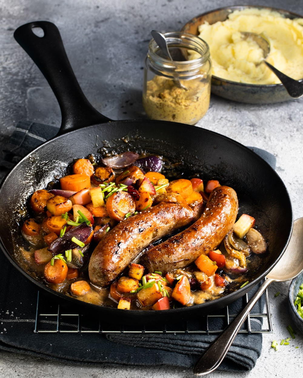 Braadworst in cider mosterdsaus - Recept